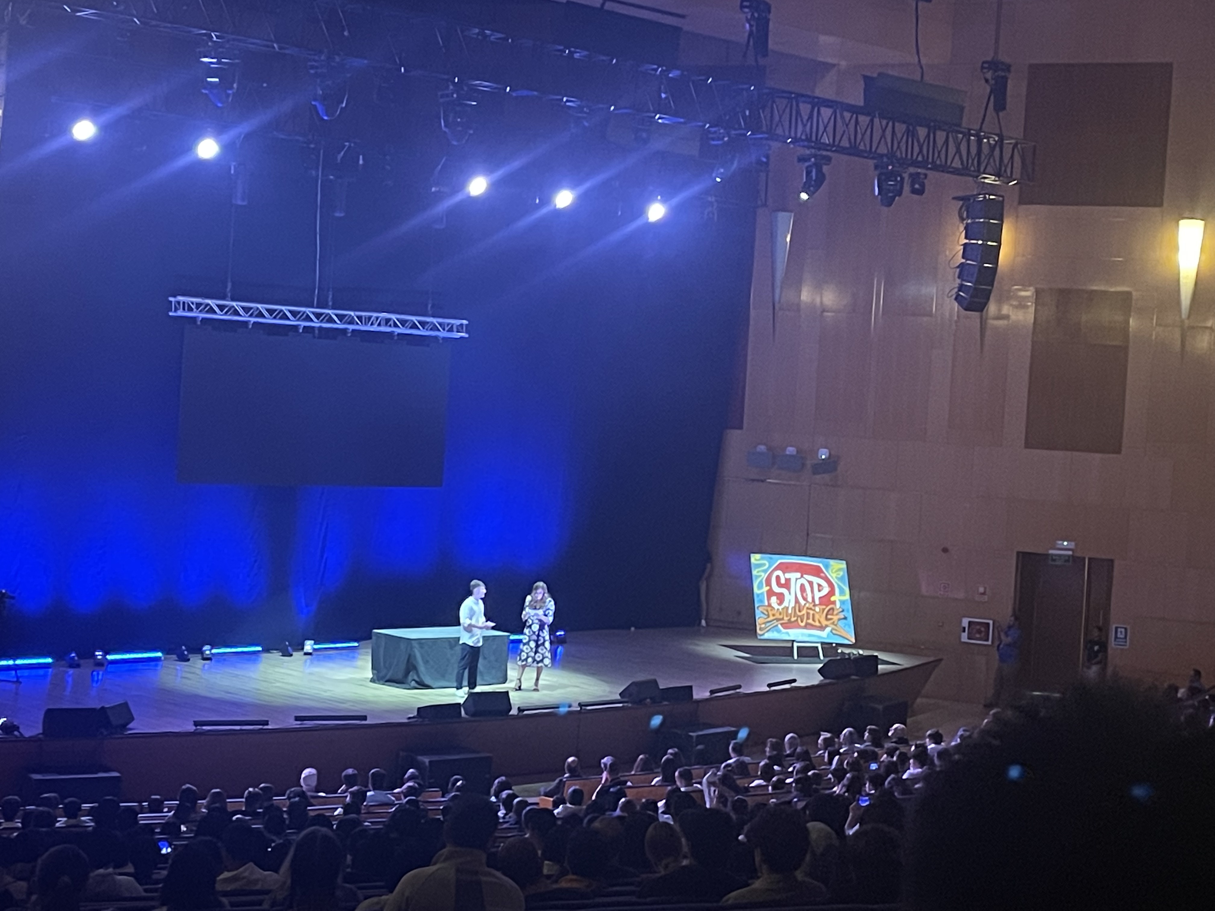 NICK VUJICIC GRAFFITI EN ESPAÑA IN SPAIN MADRID DECISION VIVIR SIN ...