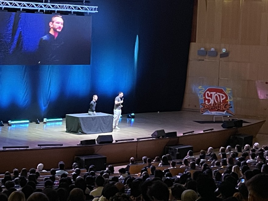 NICK VUJICIC GRAFFITI EN ESPAÑA IN SPAIN MADRID DECISION VIVIR SIN ...